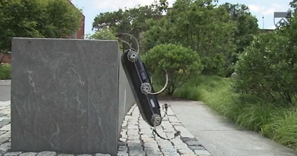 RHex All-Terrain Walking Robot Gives Lessons in Parkouring